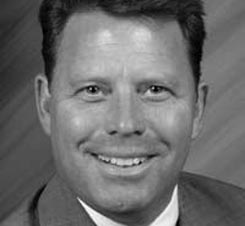 Terry Mackin se fue de Univision | Adlatina