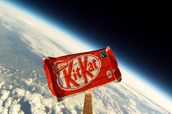Kit Kat llega al espacio de la mano de JWT | Adlatina